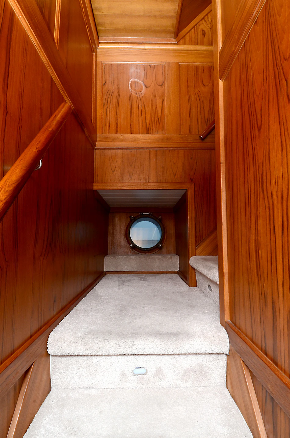 HERCULES Yacht for Auction | 75 Molokai Strait 2006